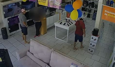 Bei Polícia Homens Se Passam Por Clientes E Furtam Celulares De