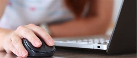 how to enable single click to open items in windows 10