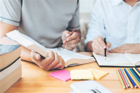 高中或大专学生在图书馆和阅高清图片下载 正版图片505502972 摄图网
