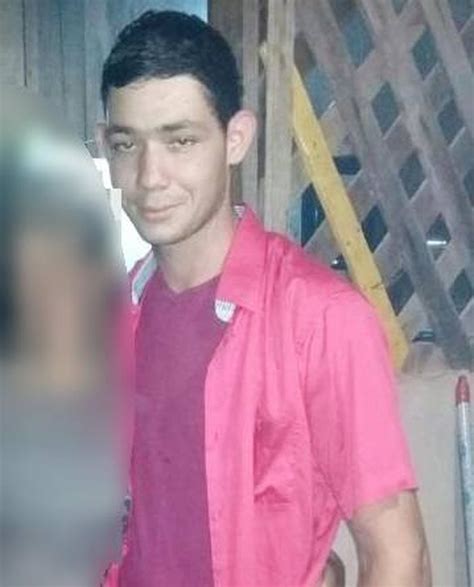 Filho Morre Atingido Por Tiro Acidental Da Espingarda Do Pai Ao Subir