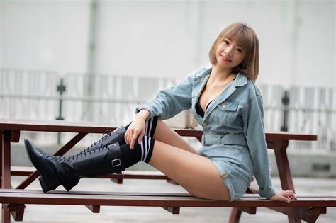 4k Asian Bokeh Sitting Legs Knee Highs Hd Wallpaper Rare Gallery