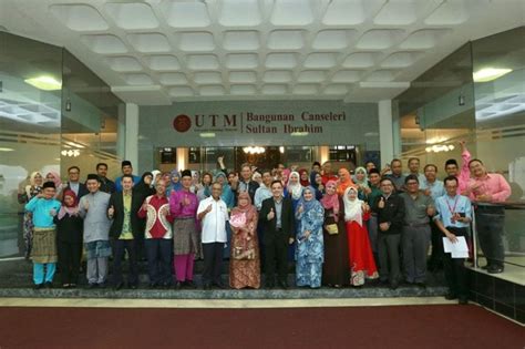Pakar Rujuk Pengurusan Akademik Utm Hajjah Najmah Bersara Utm Newshub