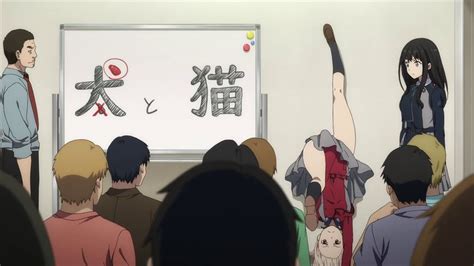 錦木千束の逆立ち太ももエロ画像 リコリスリコイル8話アニメ