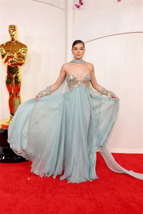 Hailee Steinfeld Is A Literal Fairy Princess At The 2024 Oscars Glamour