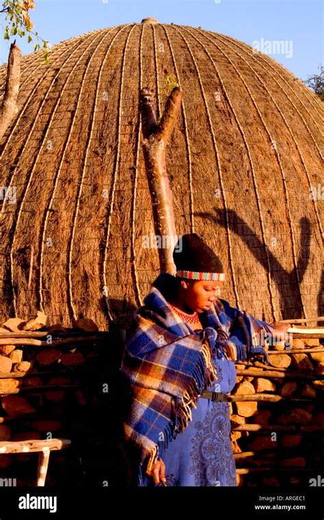 Shakaland Zentrum Zulu Frauen Fotos Und Bildmaterial In Hoher
