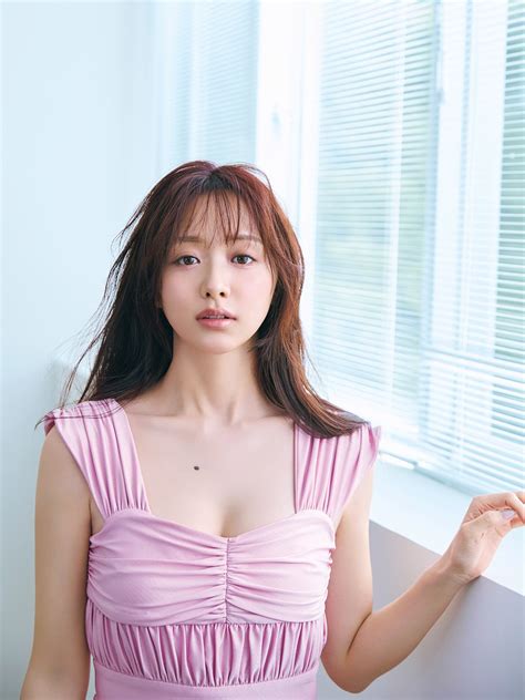 思わず触れたくなるようなおっぱいに♡森 香澄さん監修のバストケア専用ミトンの現品が試せる！【『美的』8月号特別付録】 美的 Com
