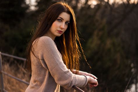 Daniel Mohn Depth Of Field Straight Hair Auburn Hair Blue Eyes