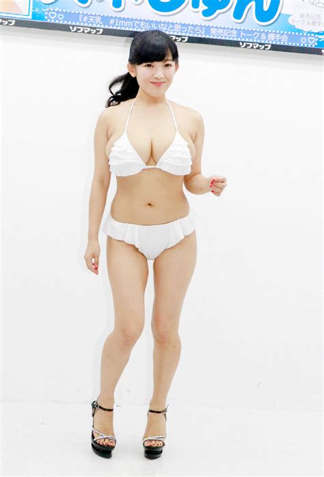 【写真 2 16枚】天木じゅん：白の水着で「できるかぎりの清楚に」 Mantanweb（まんたんウェブ）