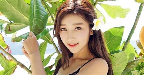 หมวย Li Xiaoqiaoสวมชุดว่ายน้ำสีดำลงสระเย้ายวนสายตาหนุ่มๆ รวมสุดยอดสาว