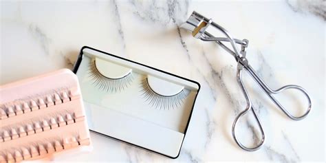 How To Curl Your Eyelashes For The Best Results