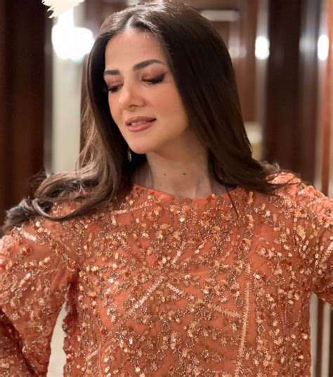 بالصور إطلالة جريئة ومثيرة لدنيا سمير غانم