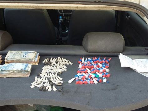 G1 Homens São Presos Com Drogas E Dinheiro Do Tráfico Em Santos Sp