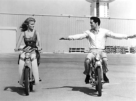 45 Fun And Romantic Photos Of Elvis Presley And Ann Margret In “viva