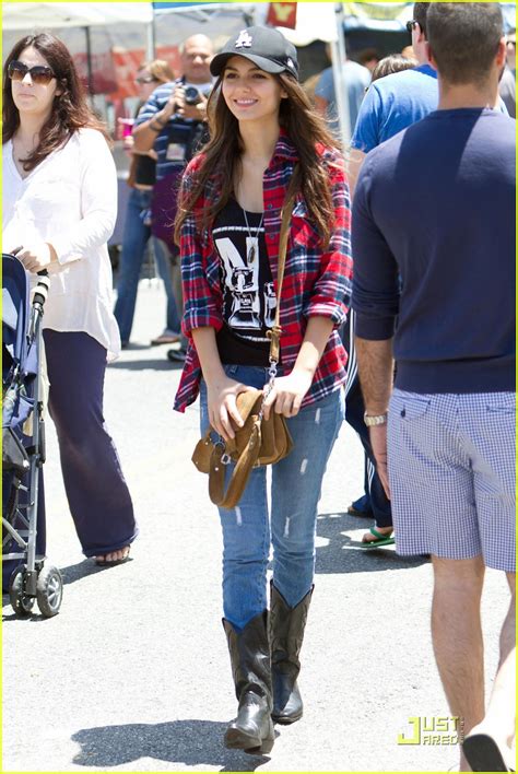 Victoria Justice Farmers Market With Ryan Rottman Photo 419477