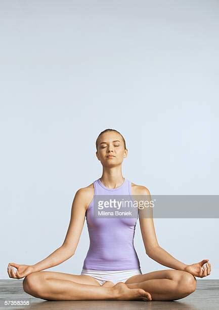 Beautiful Barefoot Girls Fotografias E Filmes Do Acervo Getty Images