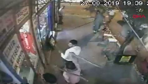 اعتداء مروع على صاحب محل هواتف محمولة في إسطنبول فيديو تركيا بالعربي