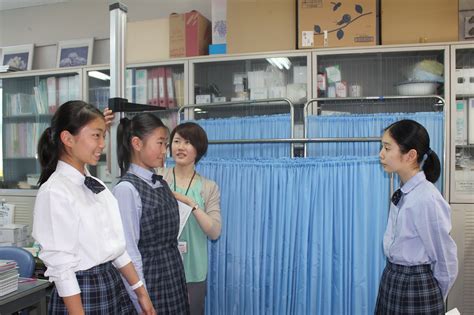 J1 中1 身体測定の様子 学園カレンダー 学校生活 須磨学園