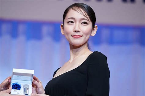 フォトギャラリー6枚目 吉岡里帆「美しすぎるキャミソール姿」に13万いいねの嵐！ fridayデジタル