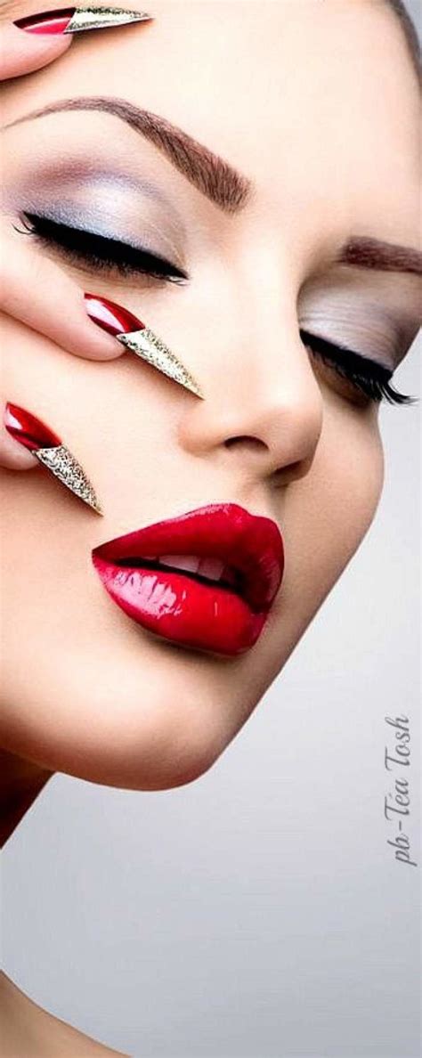 Smokey Eyes With Red Lips Thats Sensous And Seductive Hike N Dip Lip