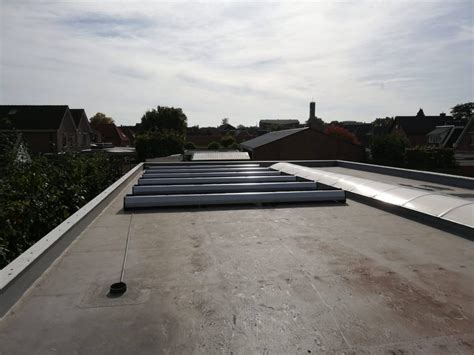 18 Zonnepanelen Op Plat Dak Bij Vereniging Van Eigenaren The Sunshine