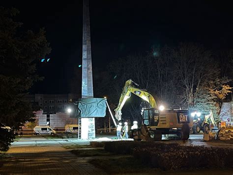 Video Soviet Monument Toppled In Daugavpils Article