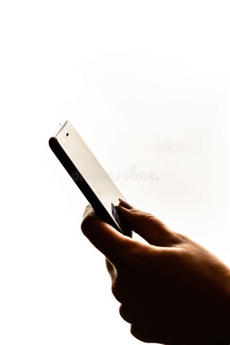 Mão De Mulher Segurando Um Smartphone Preto Em Sua Mão Garota