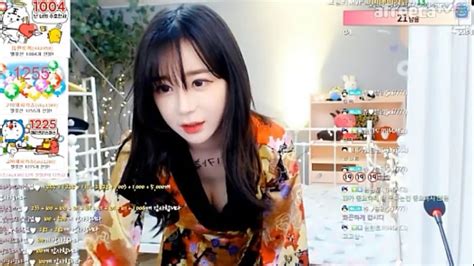 아프리카tv Bj츄님 레전드 영상 3탄 기모노를 걸치고~유혹하는 그녀 섹시의 끝을~ 보여주는 화끈한 댄스