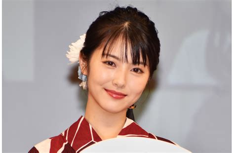 浜辺美波の裏アカウントが見つかる 事務所も認めざるを得ず！男の手が写った投稿も Hachibachi