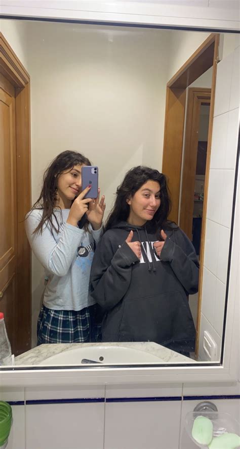 Besties Selfie Mirror Scenes Mirrors Bff Selfies
