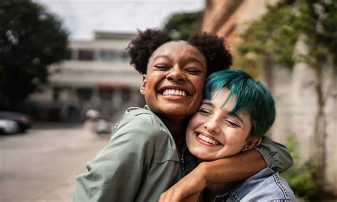 Casi La Mitad De Los Jóvenes De 18 A 24 Años No Son Totalmente