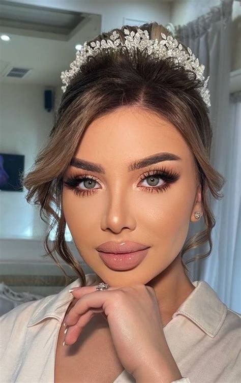 40 Best Wedding Makeup Ideas For 2022 Smoky Eyeshadow And Long Lashes