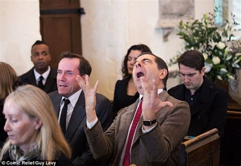 Rowan Atkinson Resurrects Mr Bean For Comic Relief Sketch Daily Mail