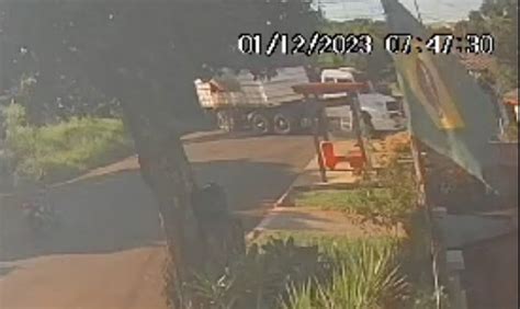 Câmera Registra Momento Em Que Postes São Derrubados Na Região Norte De