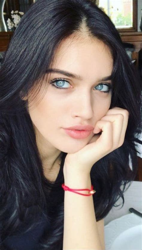 Pin By אורית בן נפתלי On אופנה אורית בן נפתלי Woman With Blue Eyes