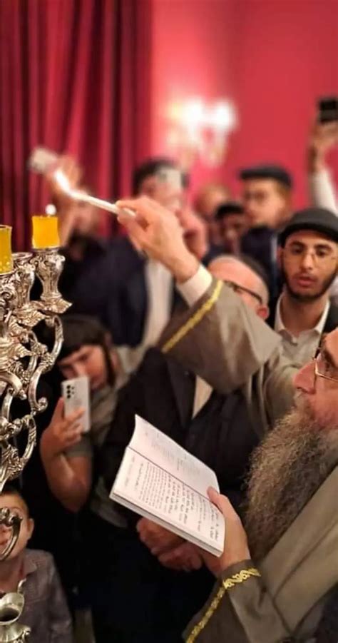 חנוכה בניו יורק בהשתתפות אלפים הרב פינטו הדליק נרות חנוכה ערוץ 7