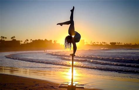Pin By Mostafa Khannous On Sofie Dossi Dance Photography Poses Yoga