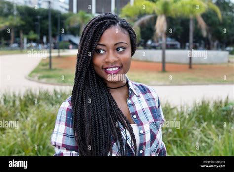 Fille Africaine Avec Des Dreadlocks Banque De Photographies Et Dimages