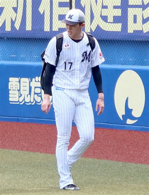 【ロッテ】佐々木朗希が約1か月ぶりに1軍合流でブルペン20球…吉井監督「近況報告ですね」 スポーツ報知