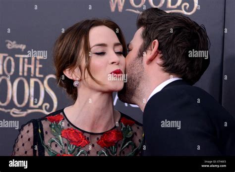 John Krasinski And Emily Blunt Kissing
