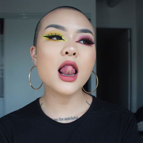 Pin By Viktória Sepa On Girls Bald Head Girl Shaved Hair Cuts