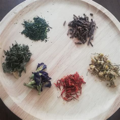 紅花は女性に嬉しいハーブ 【仙南・白石市】受け継がれてきた植物の知恵でわたしを輝かせる毎日ハーブの教室 Open Sesame