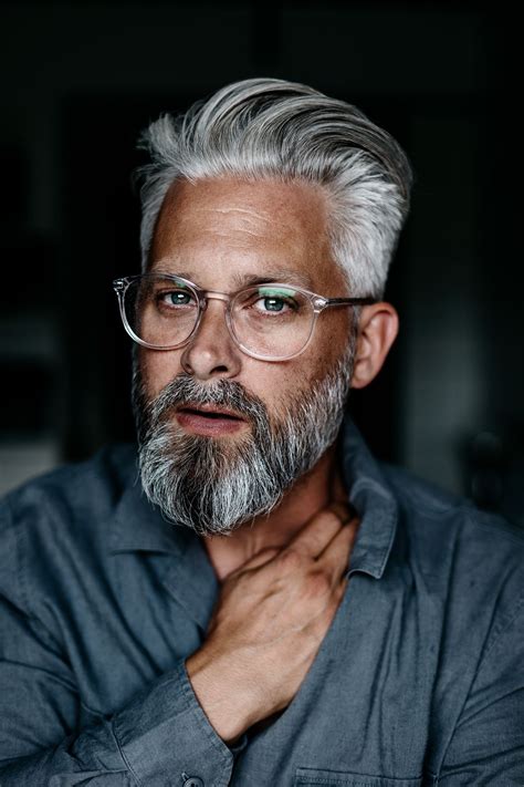 Pin By Pje On Uomo Grey Hair Men Beard Life Hipster Haircut