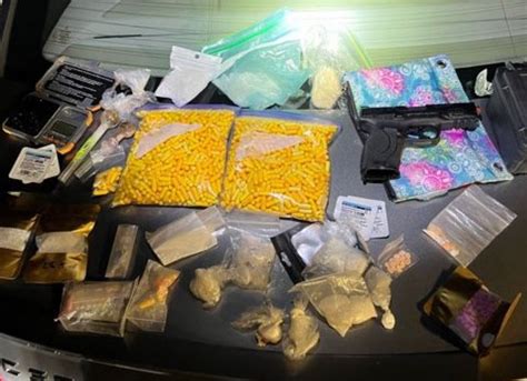 Warren Pd Seize Ounces Of Drugs Over 1 500 Pills During Traffic Stop