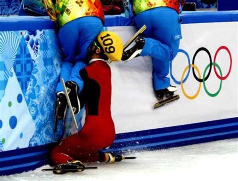 35 Perfectly Timed Sports Moments 35 Photos Klyker Com