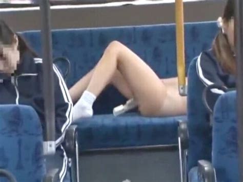 【動画あり】修学旅行のバスでオ ニーした美少女、無修正で晒されるww ポッカキット