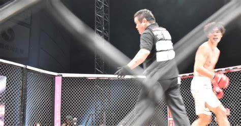 【ブレイキングダウン10】〝100分の1〟の男・細川一颯が右フック 才賀紀左衛門ひざから崩れ落ちる サンスポ