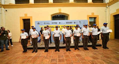 Capacitan A Elementos De La Policía De Monterrey En Turismo E Inglés