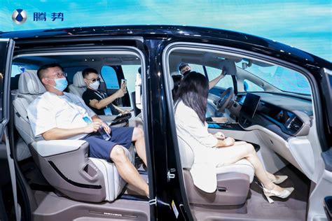 腾势d9“新空之境”智臻空间艺术巡展在深举行 深圳新闻网