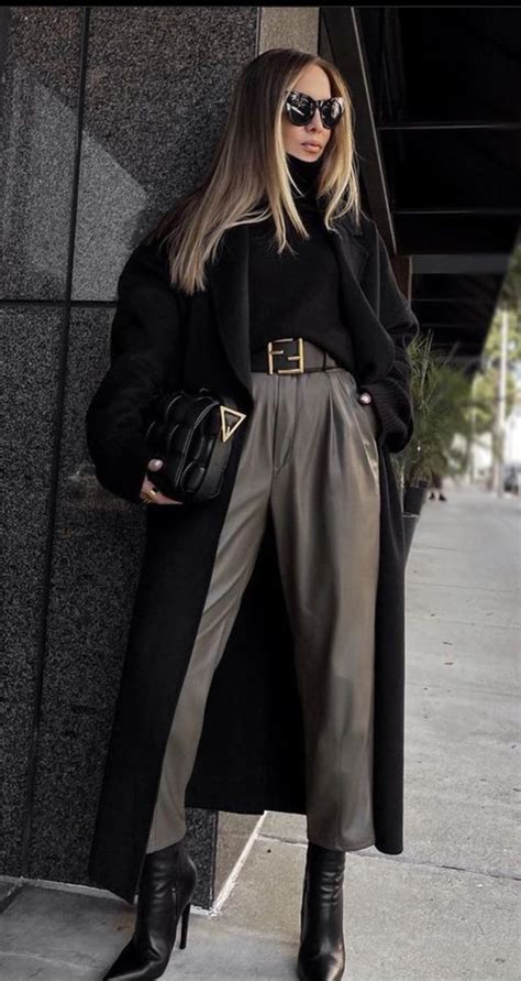 Pin By 장정임 Kate On 블랙 Autumn Street Style Street Style Chic Trendy