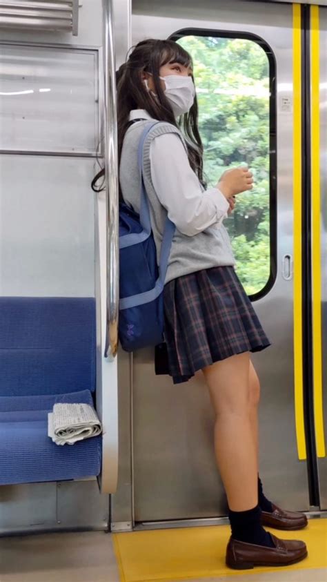 ニンジン好きjkの電車盗撮 逆さ撮り博物館3